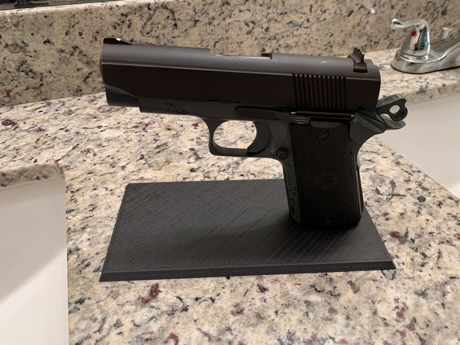 1911 Pistol Stand Carbon Fiber Gun Magazine Storage Carbon Polymer 1911 Pistol Stand Carbon Fiber Gun Magazine Storage Carbon Polymer